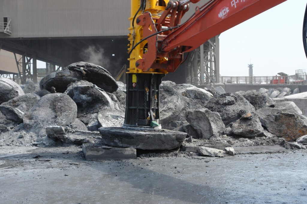 Fractum - No more secondary blasting - when breakage is business